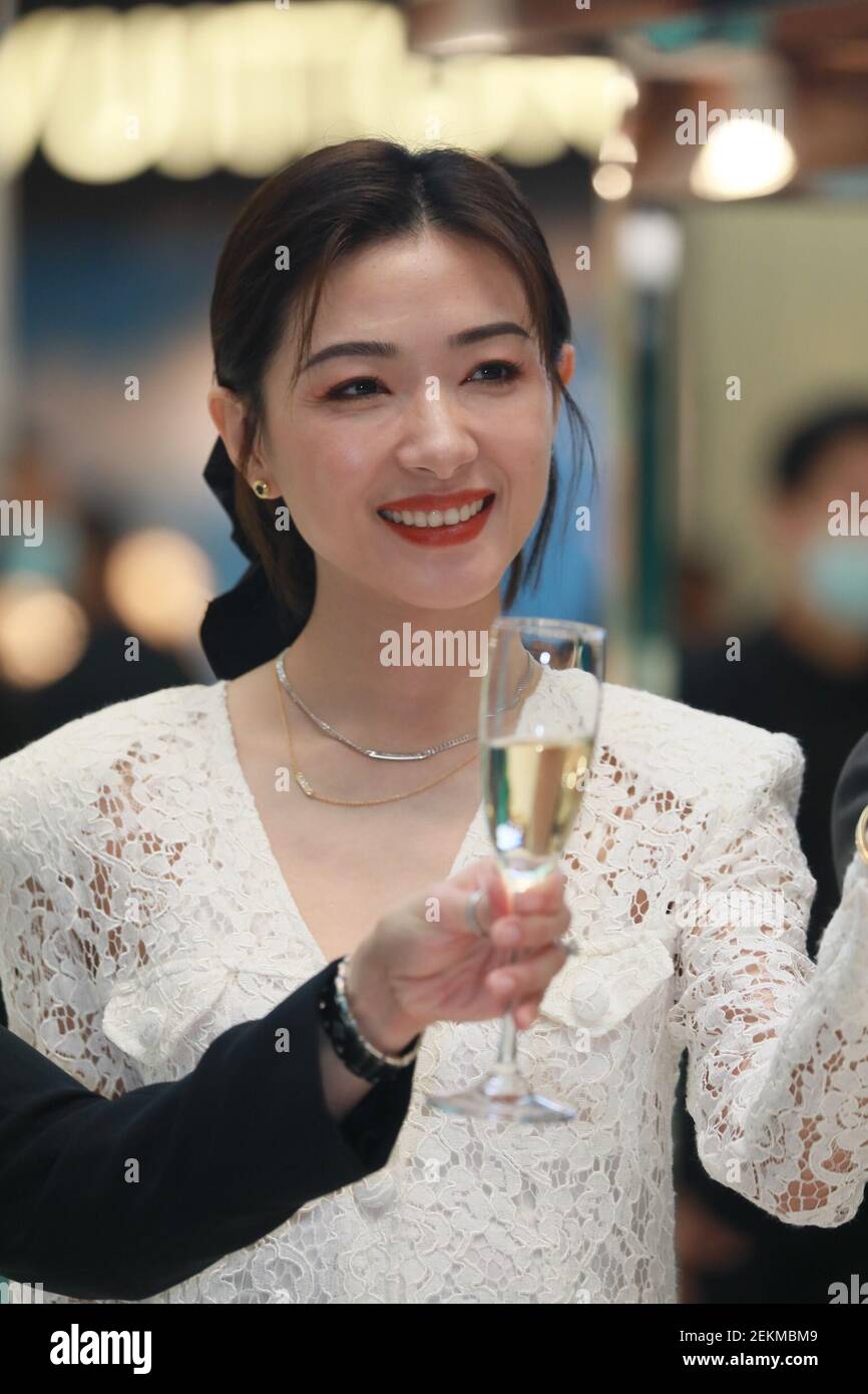 Chinese actress and singer Wan Qian shows up in white dress, showing ...