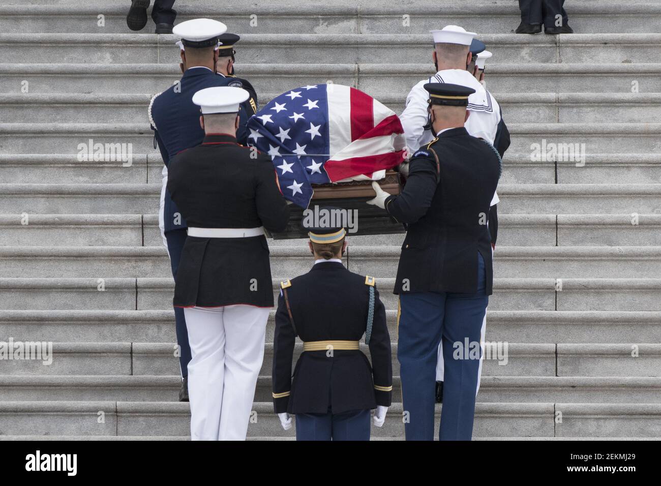The flag-draped casket carrying Supreme Court Justice Ruth Bader ...