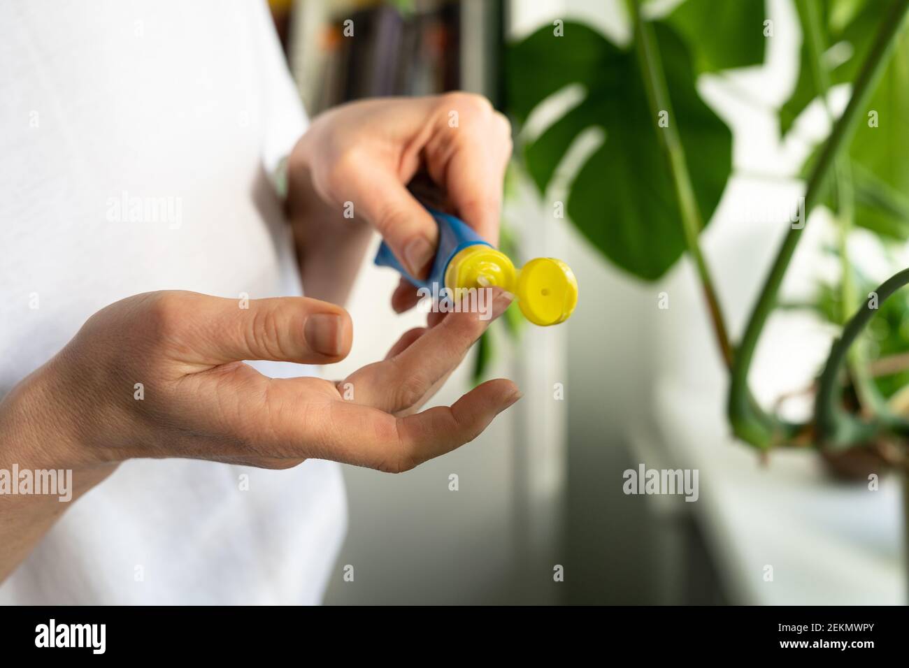 Apply lip woman balm hi-res stock photography and images - Alamy