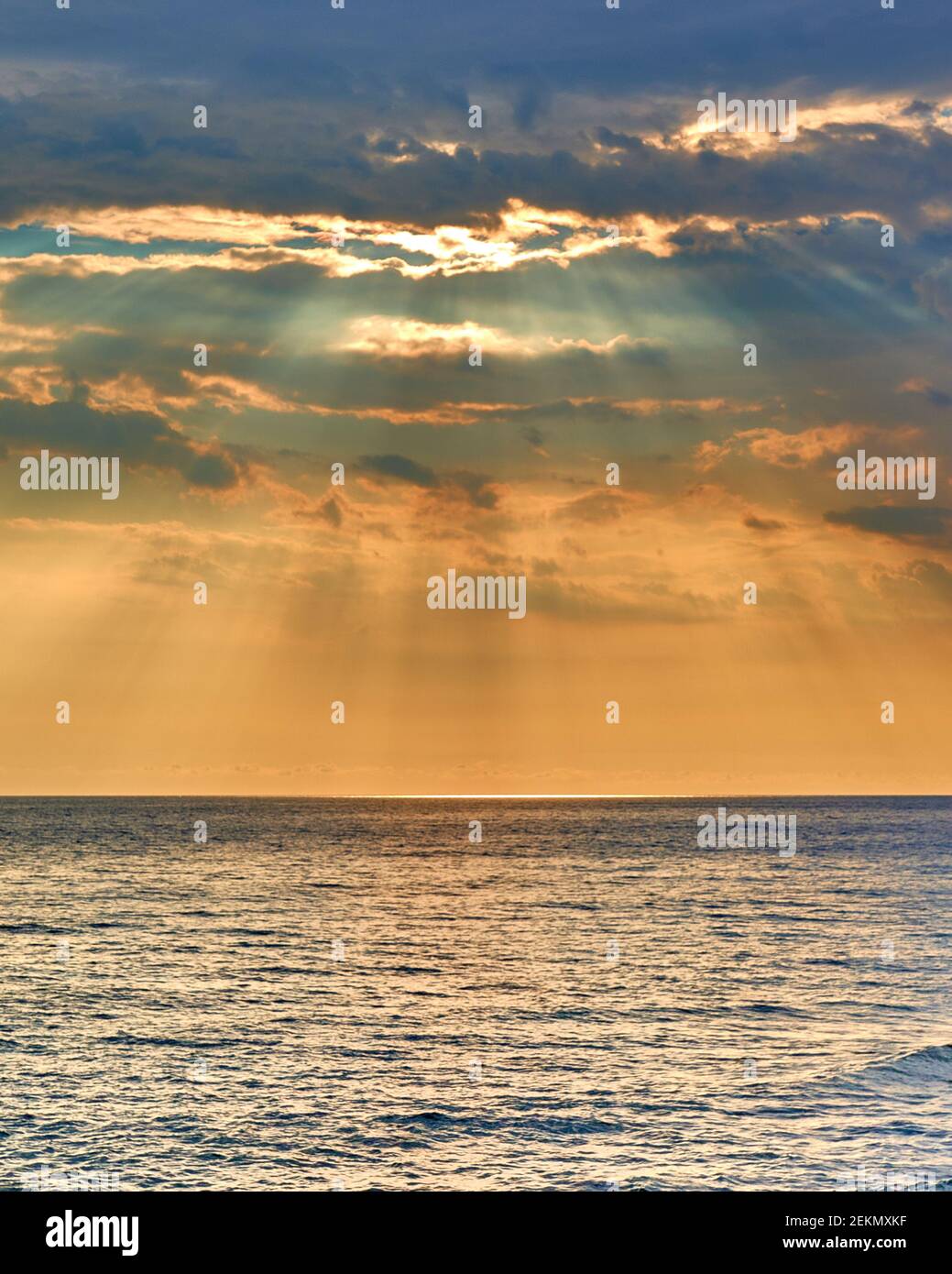 Vertical sunset backdrop hi-res stock photography and images - Alamy