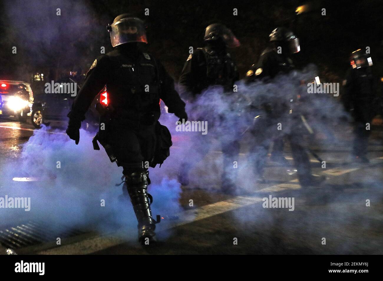 Police descend on protesters in fornt of the Police Bureau North ...
