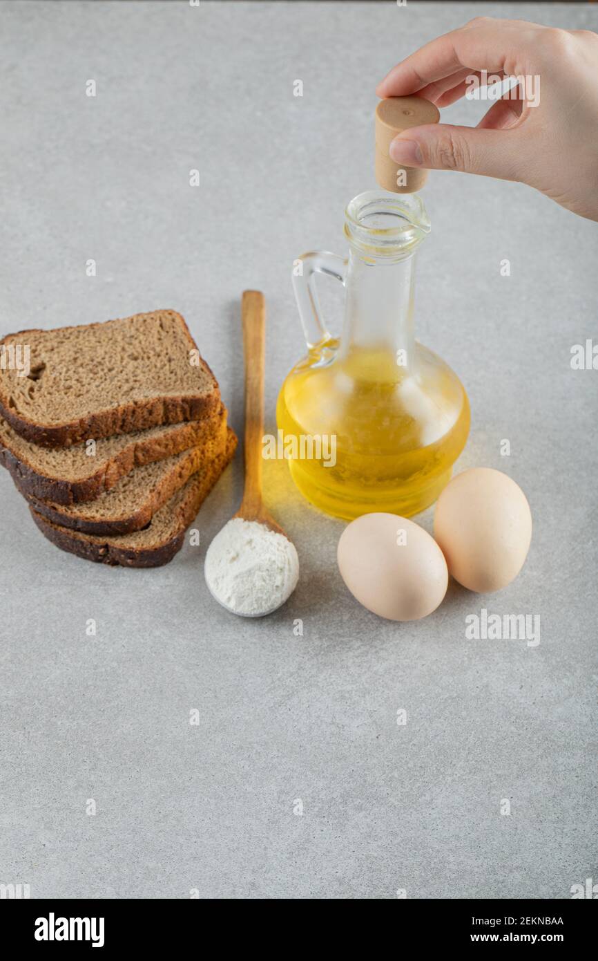 Hand slices fresh bread hi-res stock photography and images - Alamy