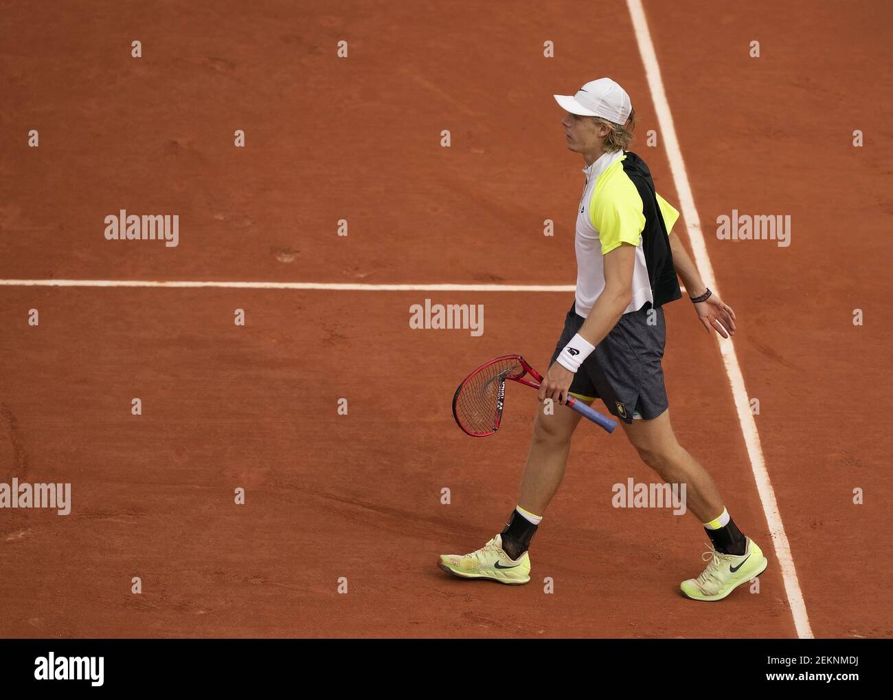 Broken tennis racket hi-res stock photography and images - Alamy