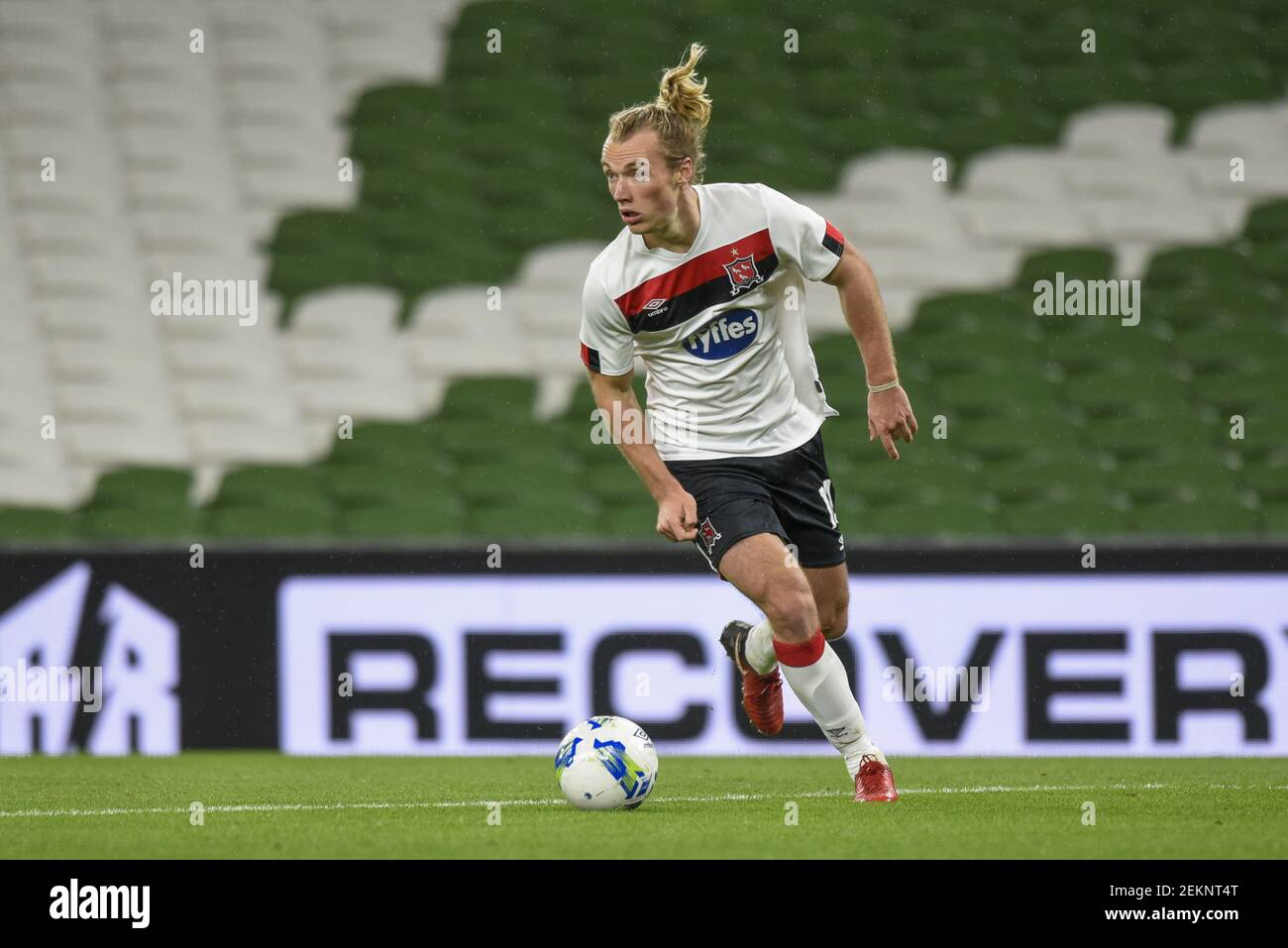Greg Sloggett of Dundalk controls the ball during the UEFA Europa ...