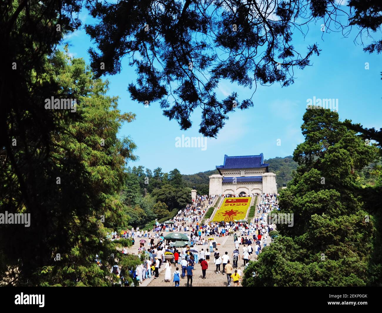 People line up to get into Dr.Sun Yat-sen's Mausoleum, a tourist ...
