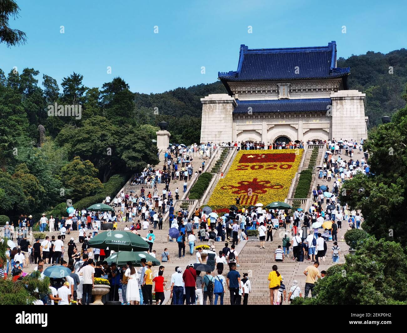 People line up to get into Dr.Sun Yat-sen's Mausoleum, a tourist ...