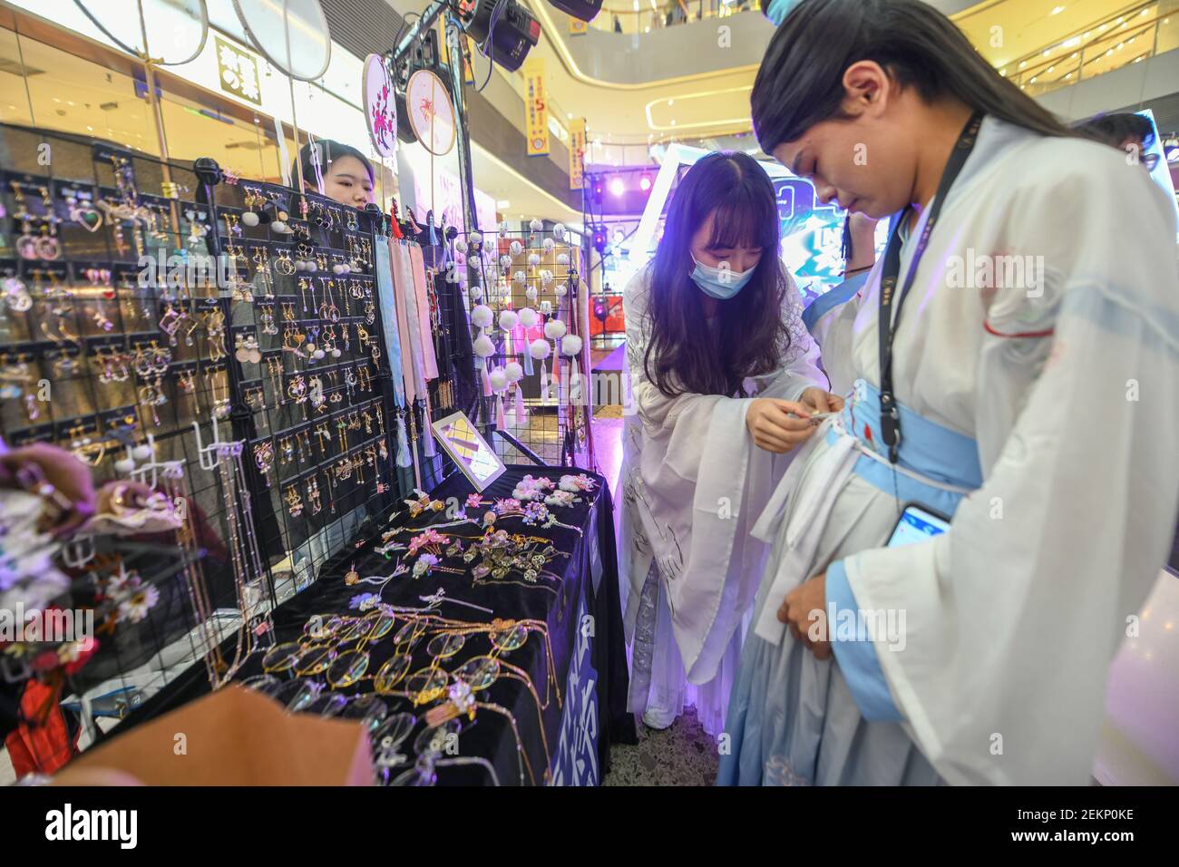 People dressed in Han Chinese clothing visit the Han Chinese clothing market in Jinan city, east ...
