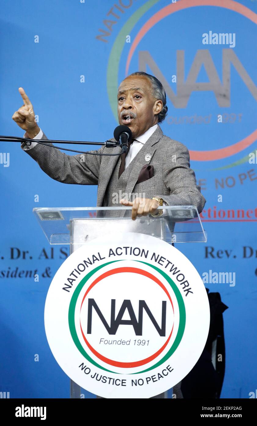 Reverend Al Sharpton speaks with Mayor Bill de Blasio at the Al ...