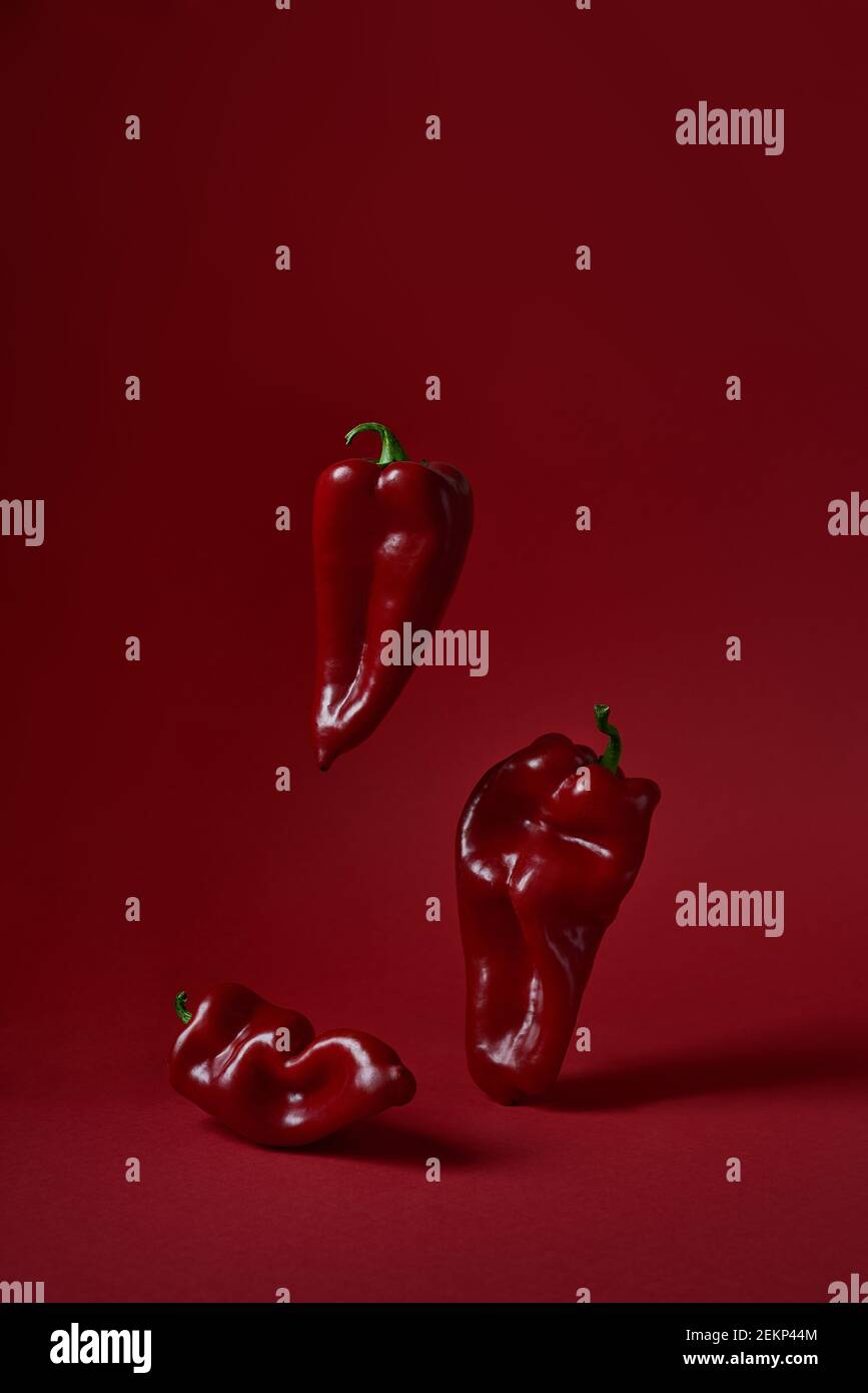 Group shot red bell peppers hi-res stock photography and images - Alamy