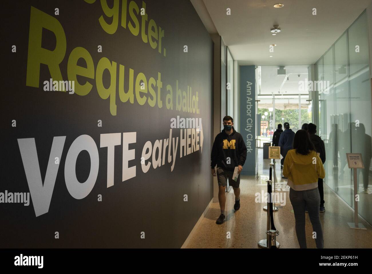 Early voters line up to cast their ballots for the 2020 general ...