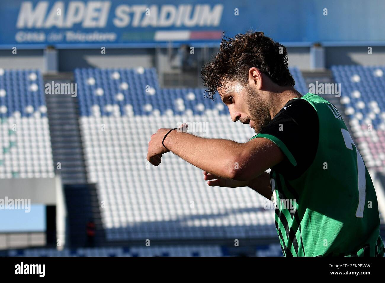 Manuel Locatelli of US Sassuolo celebrates after scoring the goal of 4 ...