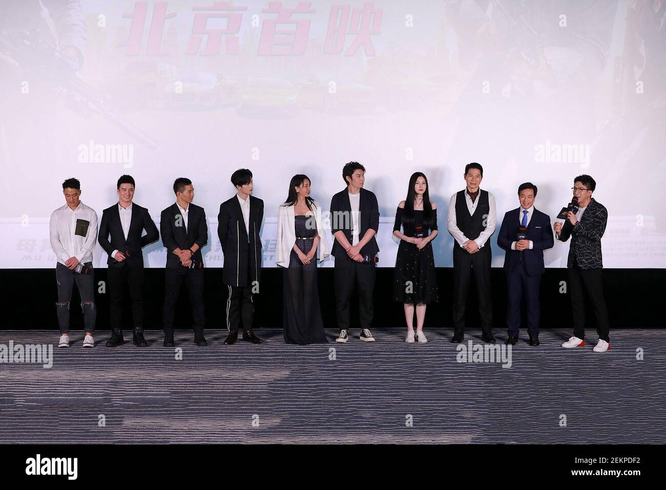 Cast members, including Zhu Zhengting, Allen, Zhang Guoli and others ...