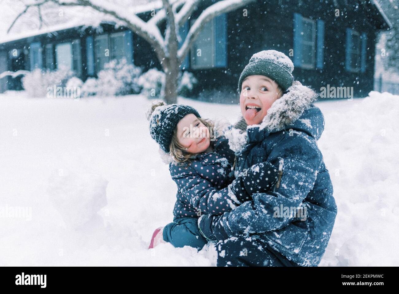 Children in storm hi-res stock photography and images - Alamy