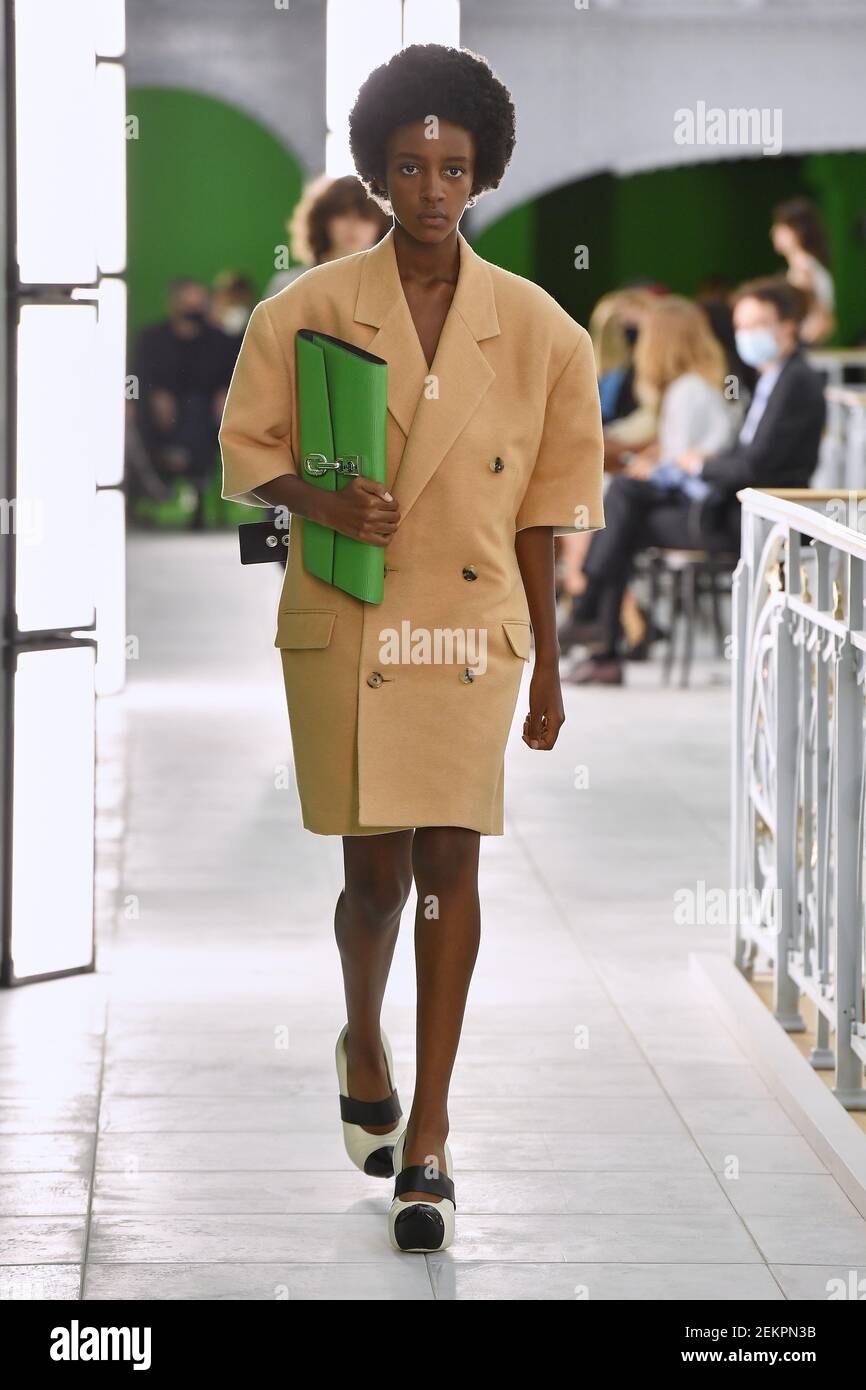 Model on the runway at the Louis Vuitton fashion show during Spring ...