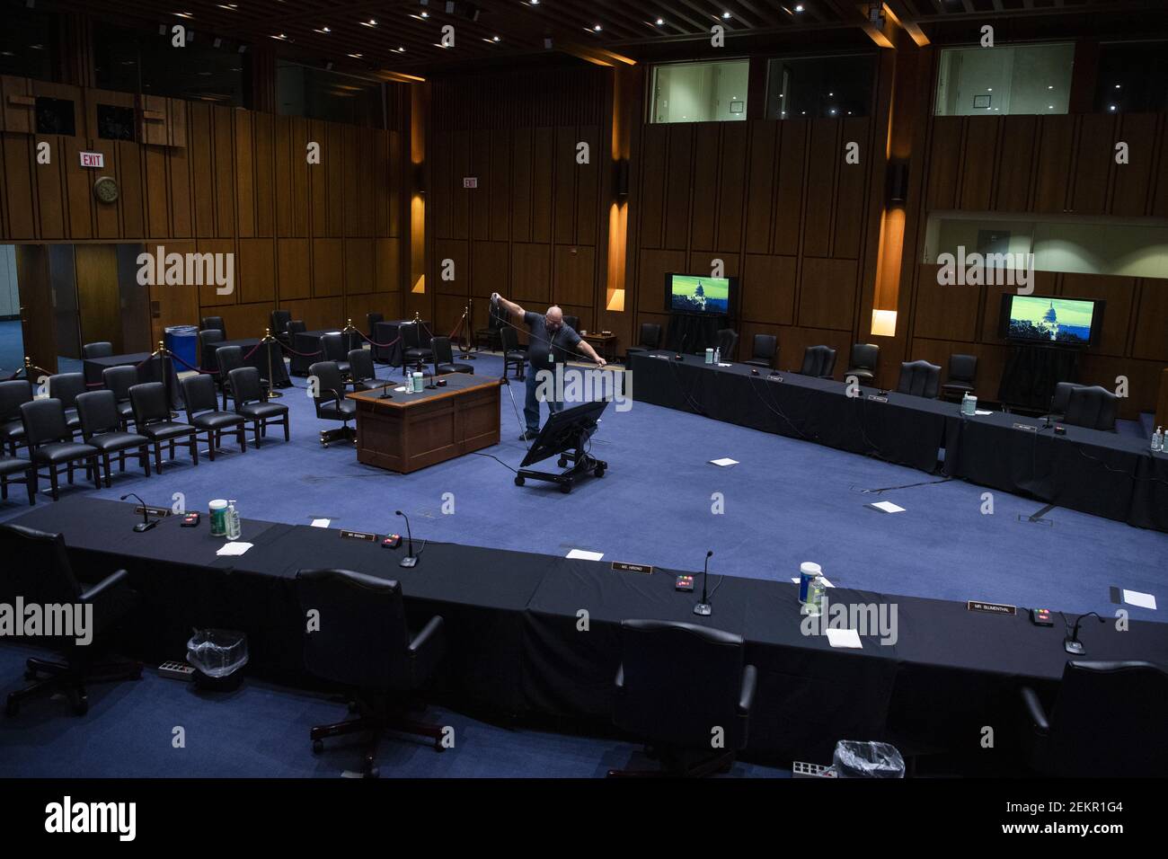 UNITED STATES - OCTOBER 09: A workers prepares Room 216 in Hart Senate ...