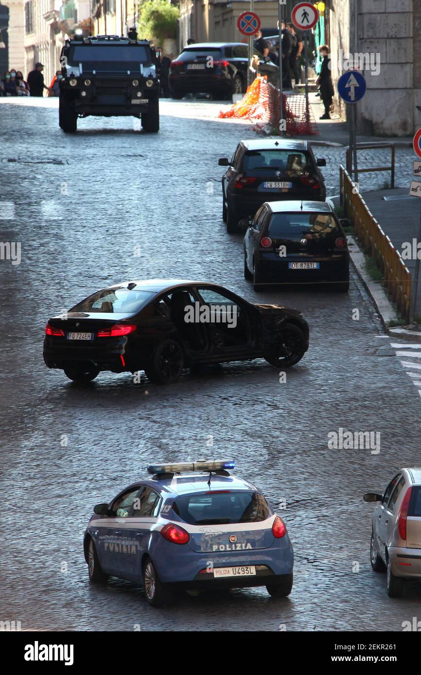 Actor Tom Cruise during a chase on the set of the film Mission ...