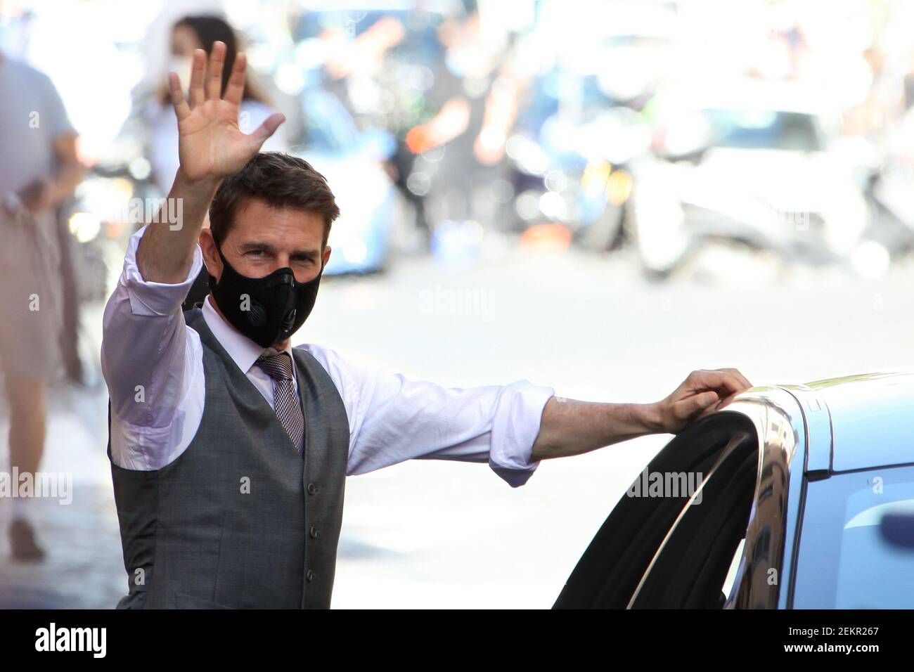 Actor Tom Cruise wearing a face mask on the set of the film Mission ...