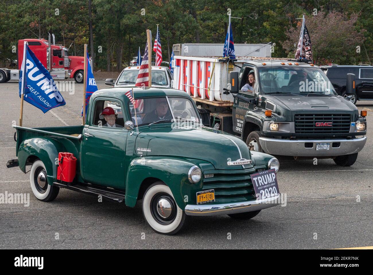The Trump convoy is getting on its way for a rally down the Long Island ...
