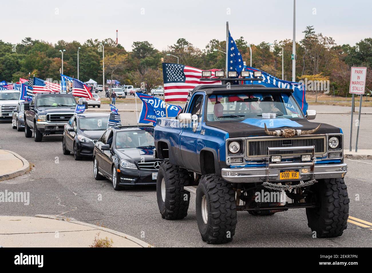 The Trump convoy is getting on its way for a rally down the Long Island ...