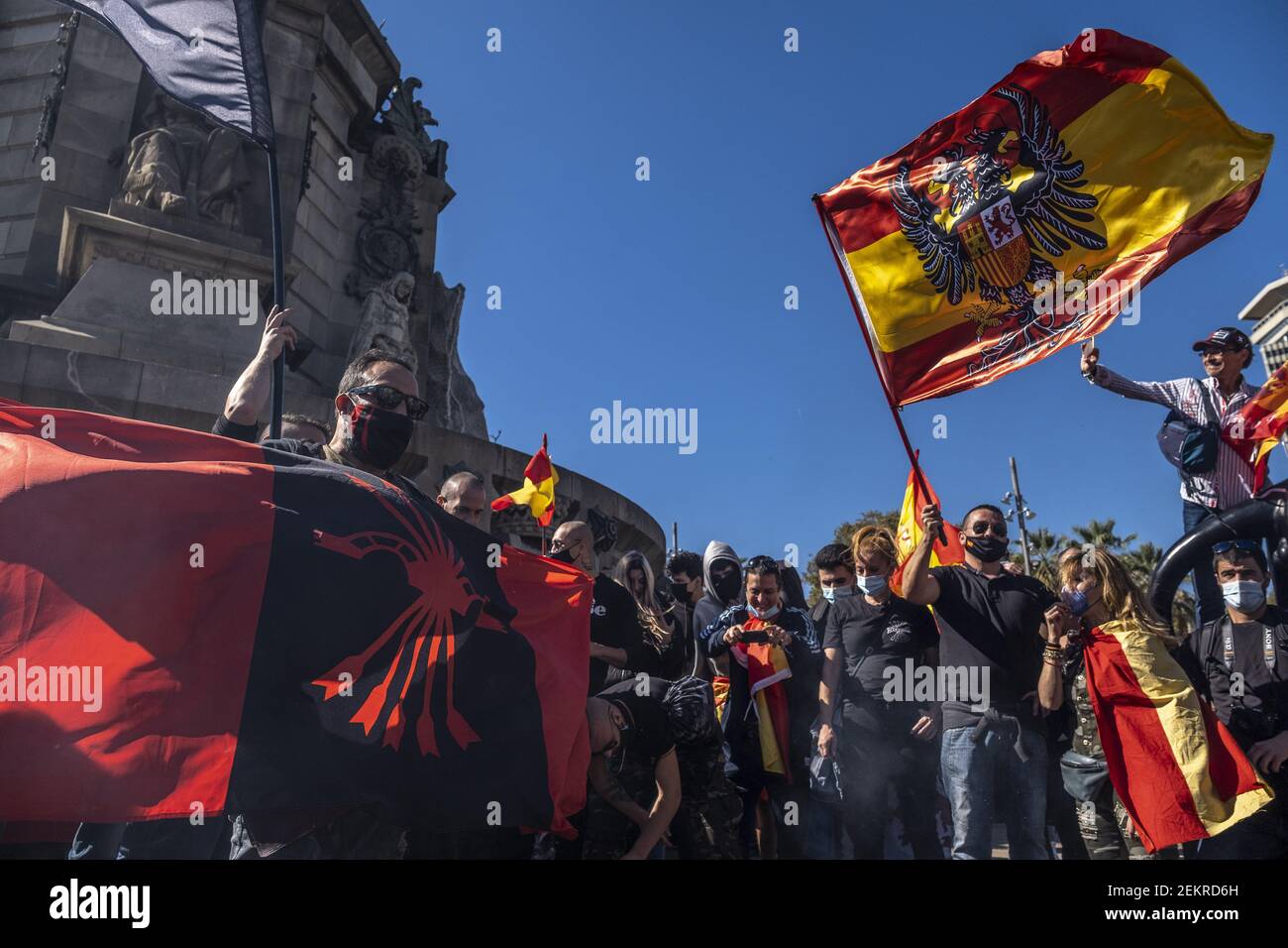 Members of far-right groups hold Spanish Falange flag and ...