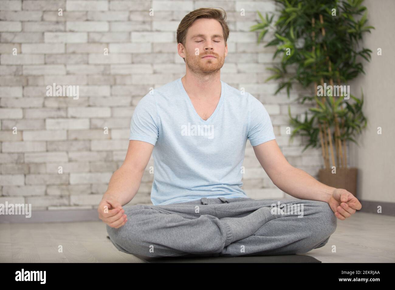 Welcoming posture hi-res stock photography and images - Alamy