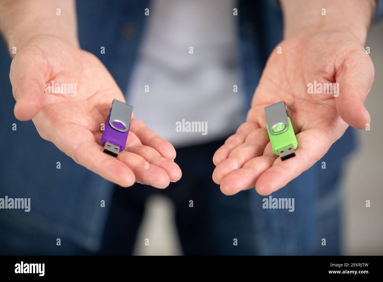 Girl holding usb stick hi-res stock photography and images - Alamy