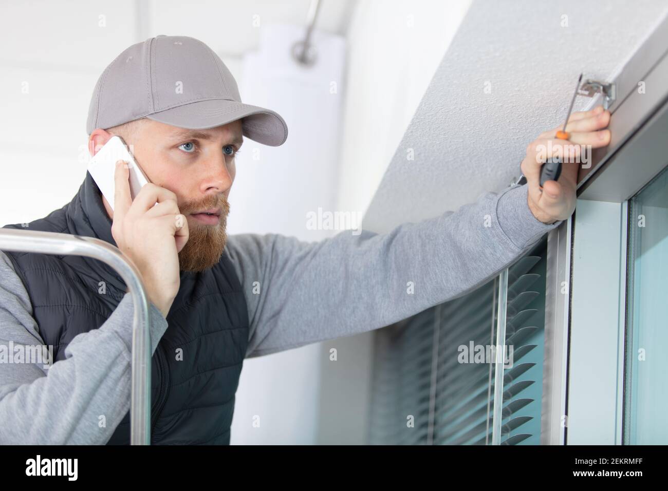 technician of the air conditioning system using a mobile phone Stock ...