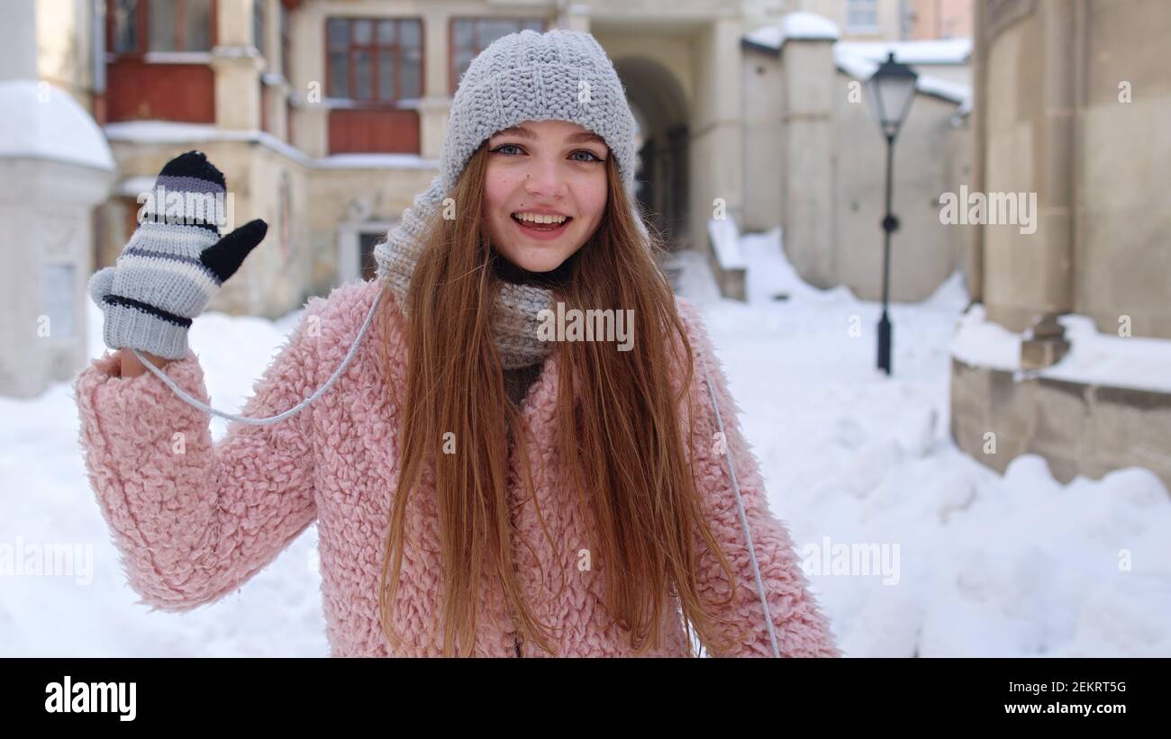 Woman waving goodbye on street hi-res stock photography and images - Alamy