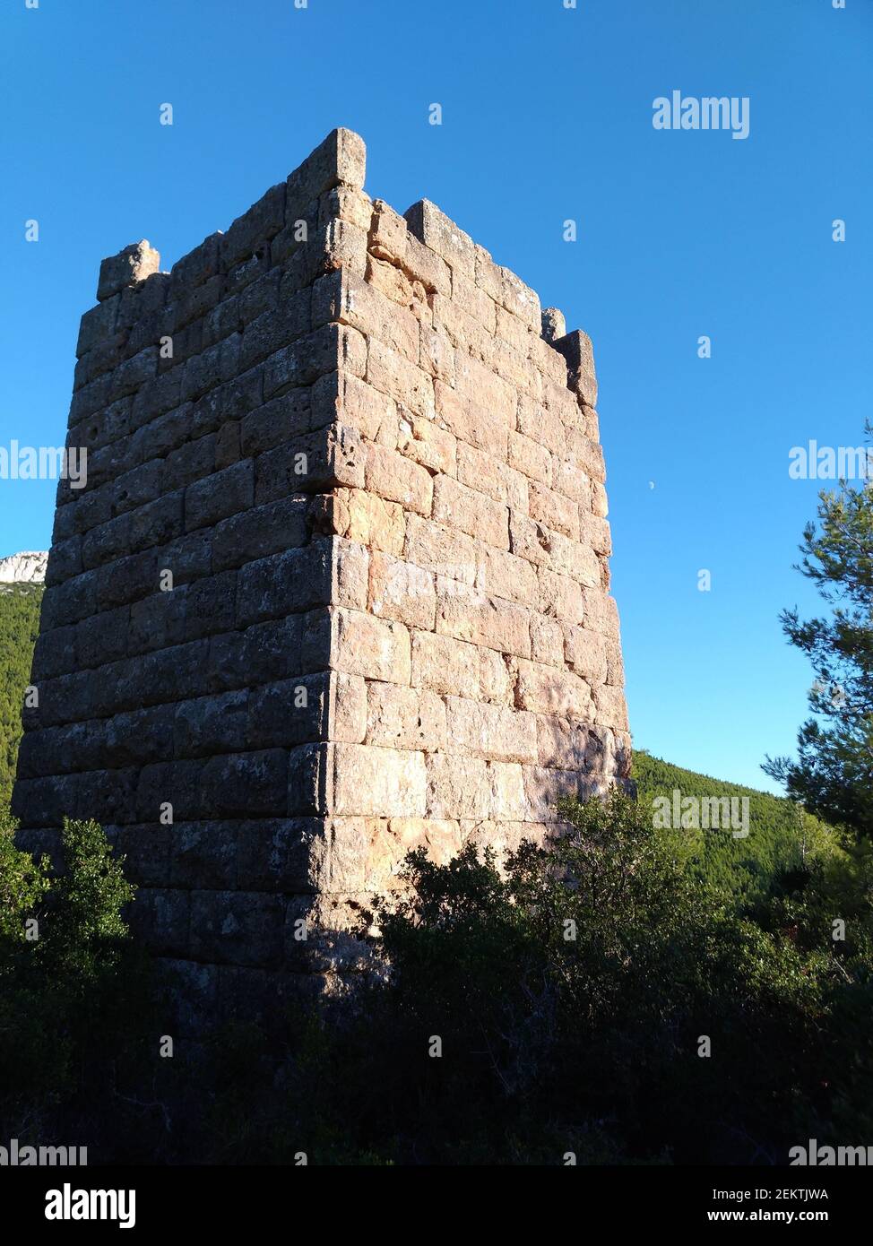 Ruins watchtower ancient walls hi-res stock photography and images - Alamy