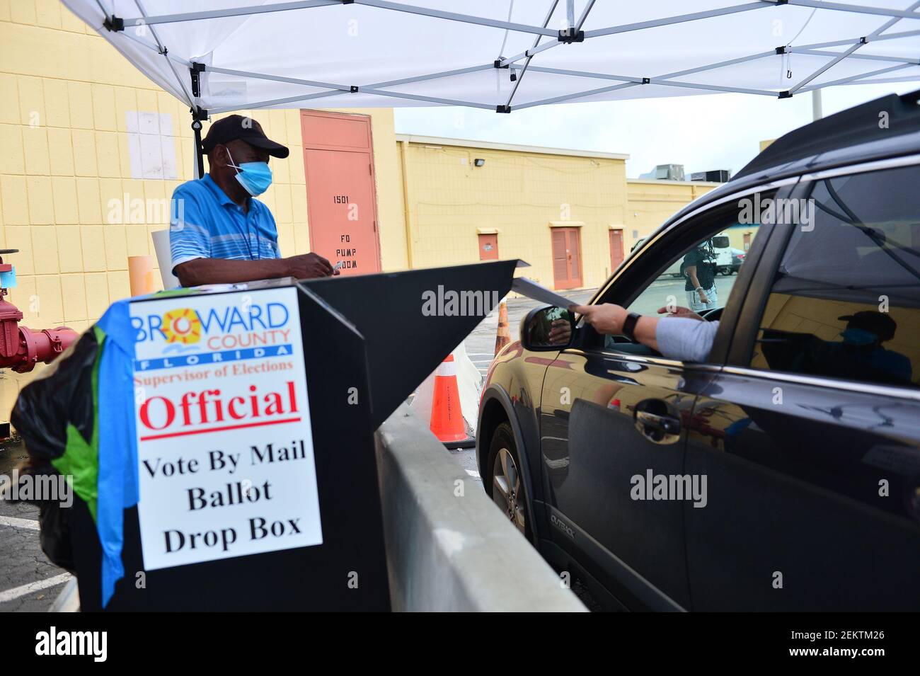 Us elections ballot drop box hi-res stock photography and images - Alamy