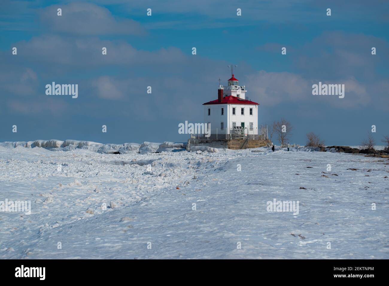 Red roof lighthouse, captured at Headlands Beach Cleveland Ohio Stock ...