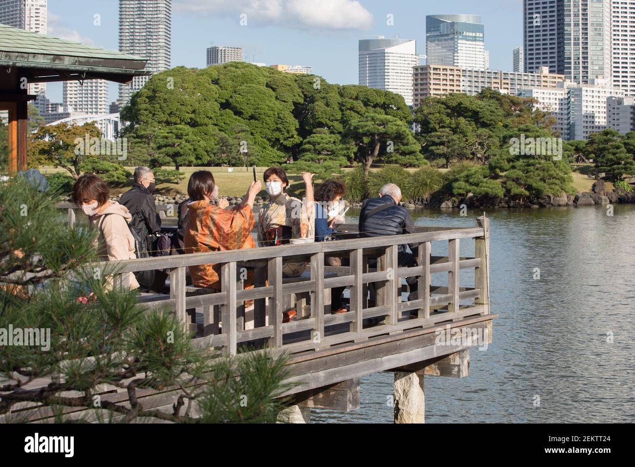 Customers of Nakajima-no-ochaya (tea house) in the middle of Shioiri-no ...