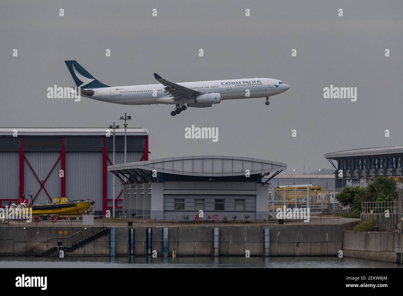 An aircraft operated by the Hong Kong airline Cathay Pacific Airway ...