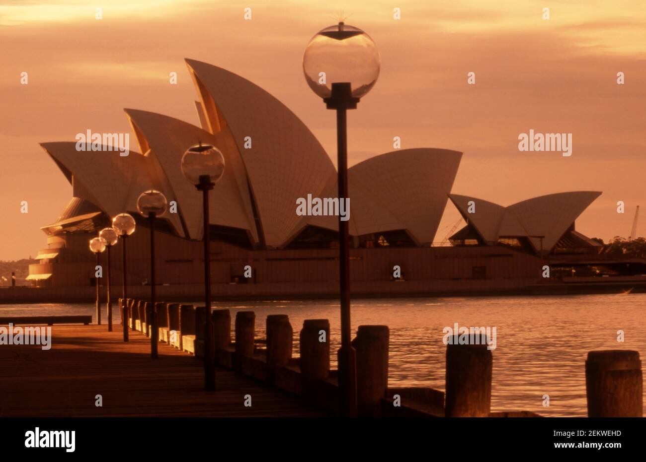 MOOD SCENE OF THE WORLD FAMOUS SYDNEY OPERA HOUSE, NSW, AUSTRALIA Stock ...