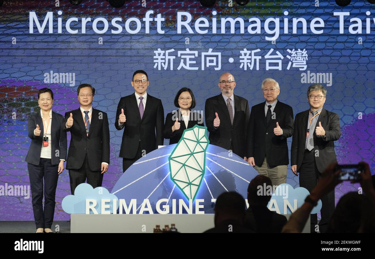Taiwan President Tsai Ing-Wen (C) and Microsoft General Manager, Ken ...