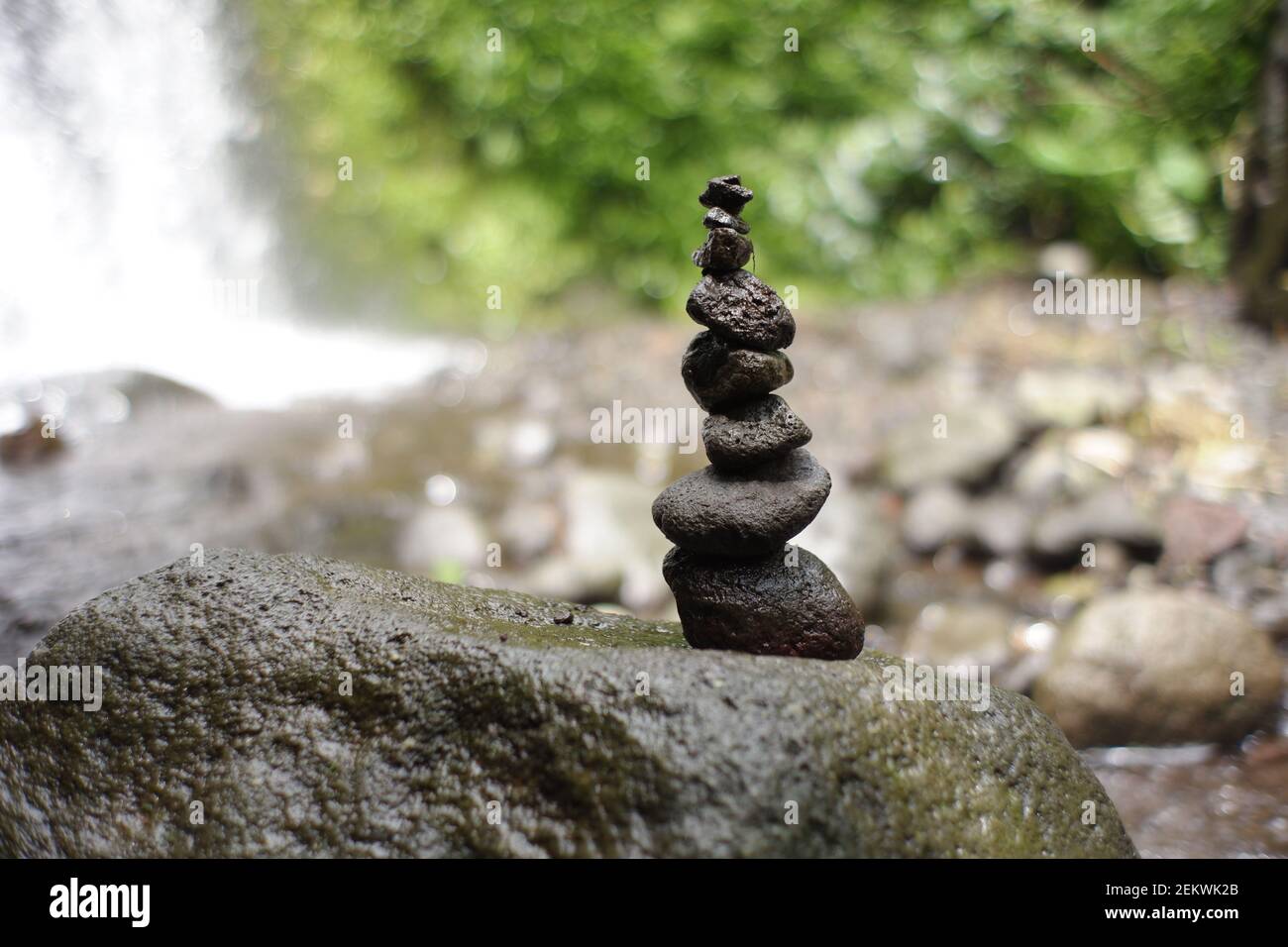 Balance rock hi-res stock photography and images - Alamy