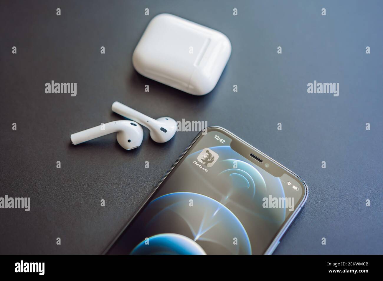 Iphone 12 microphone hi-res stock photography and images - Alamy