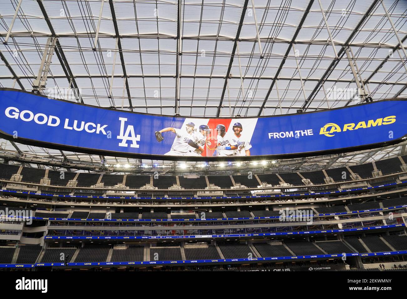 Los angeles dodgers scoreboard hi-res stock photography and images - Alamy