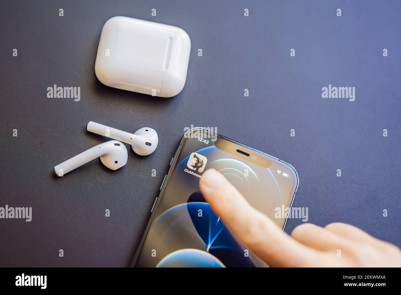 Iphone 12 microphone hi-res stock photography and images - Alamy