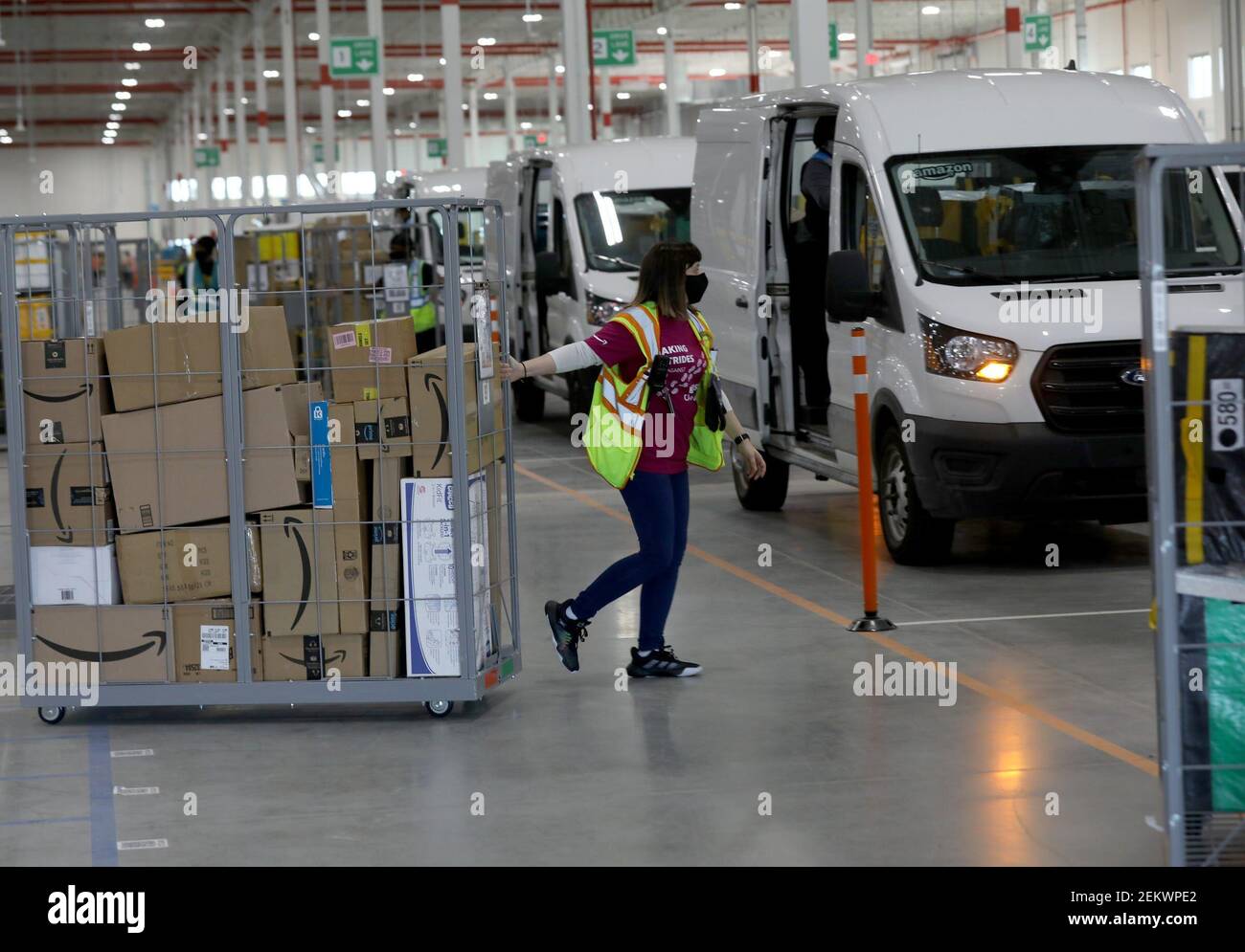 Amazon delivery van hi-res stock photography and images - Alamy
