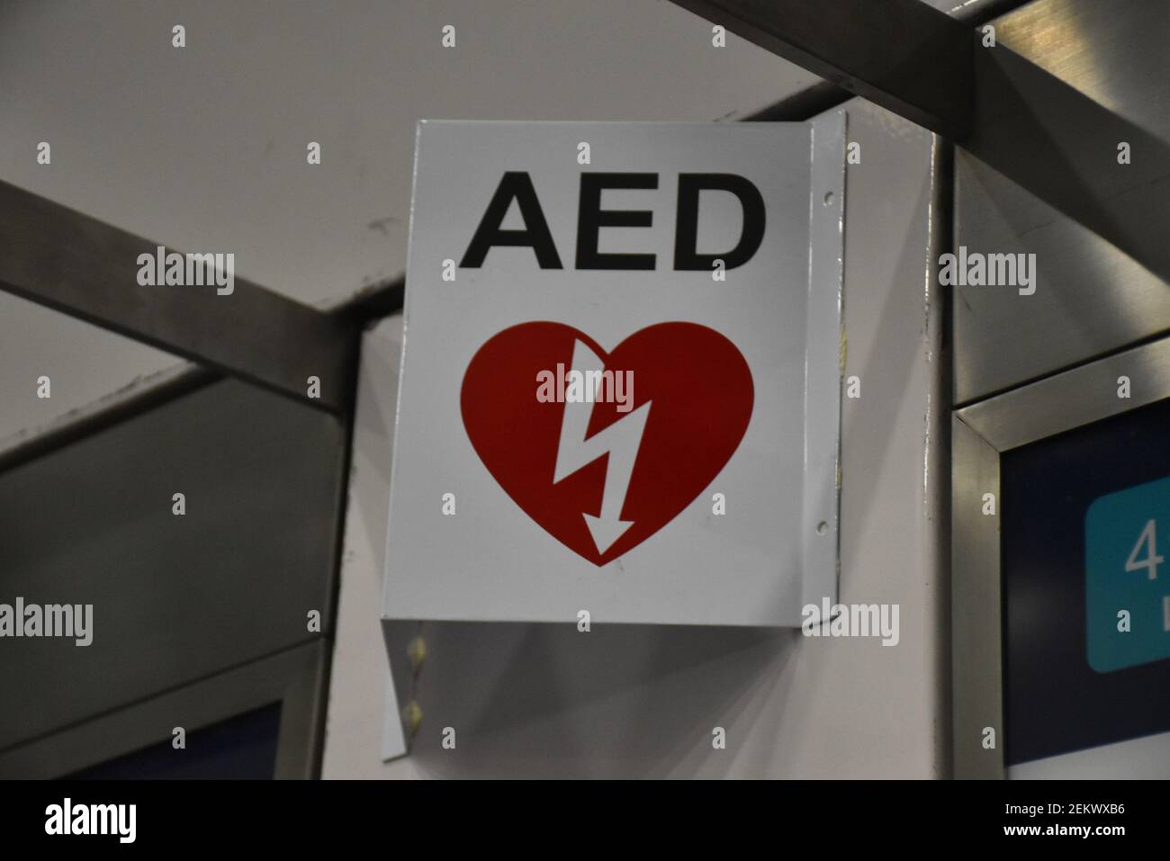The picture shows the installation of an AED device in Xidan Station of ...