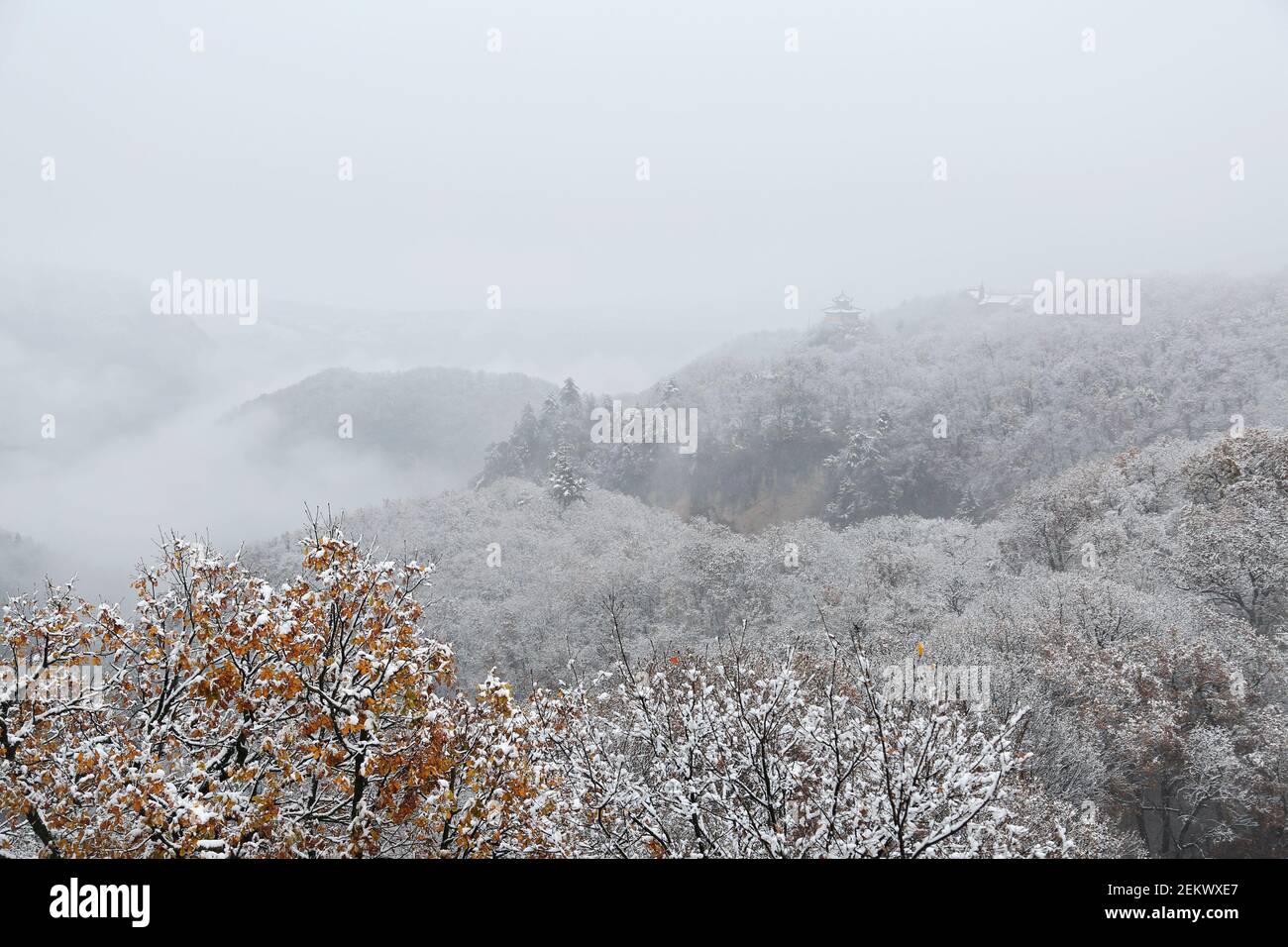 The first snow scenery of Kongtong mountain in Pingliang city ...