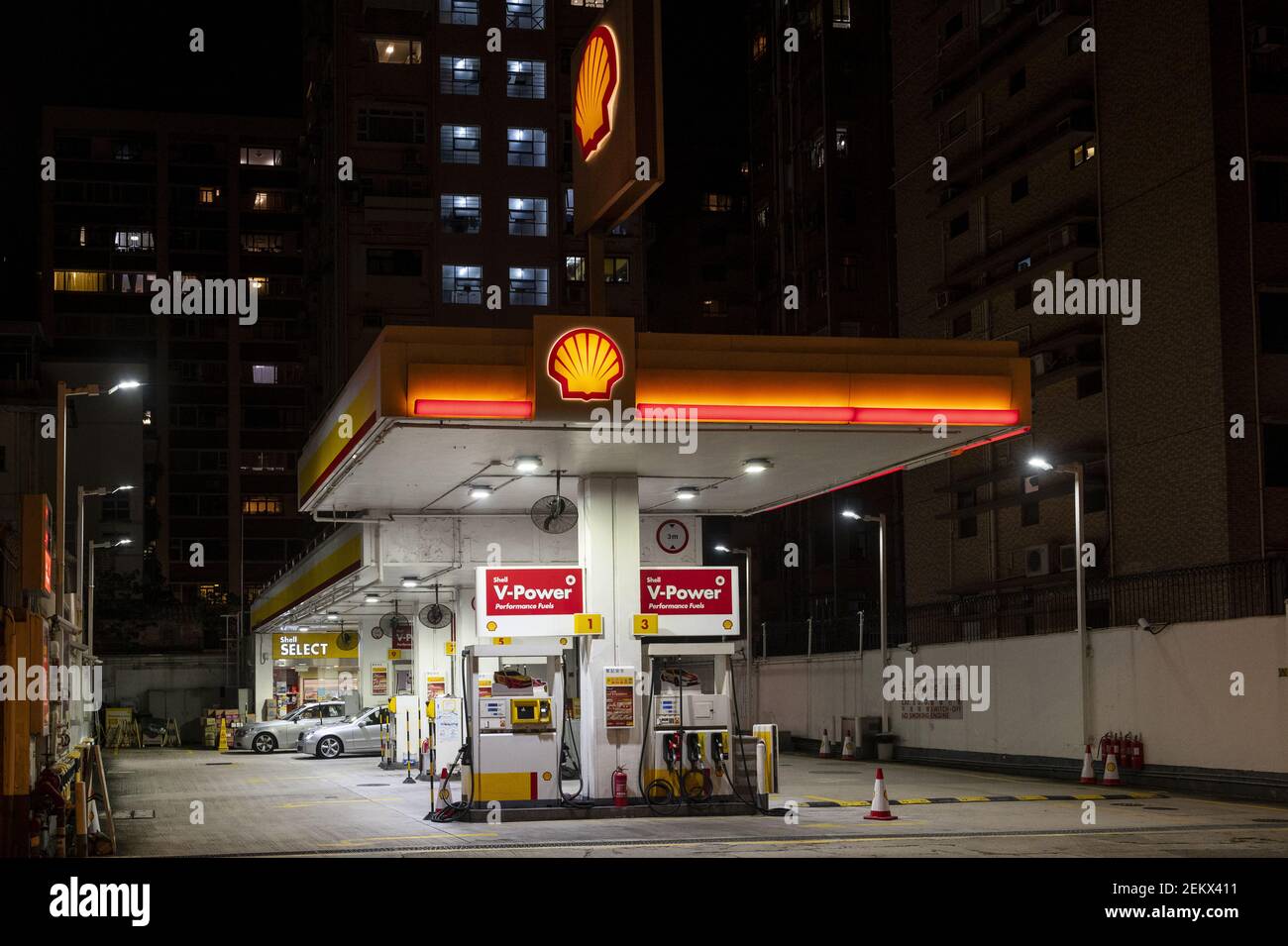 Global group of energy and petrochemical companies, Shell gas and oil ...