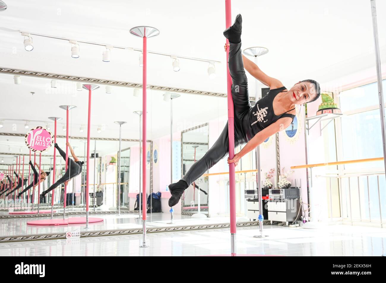 CHINA-On October 28, 67-year-old Auntie Ma practiced pole dancing every ...