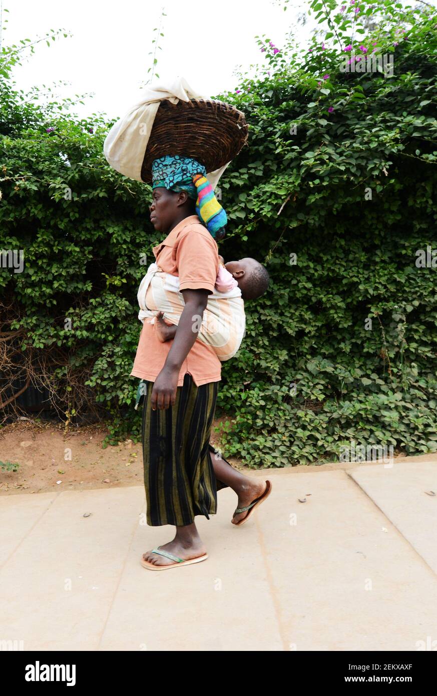Daily life in rural Rwanda Stock Photo - Alamy
