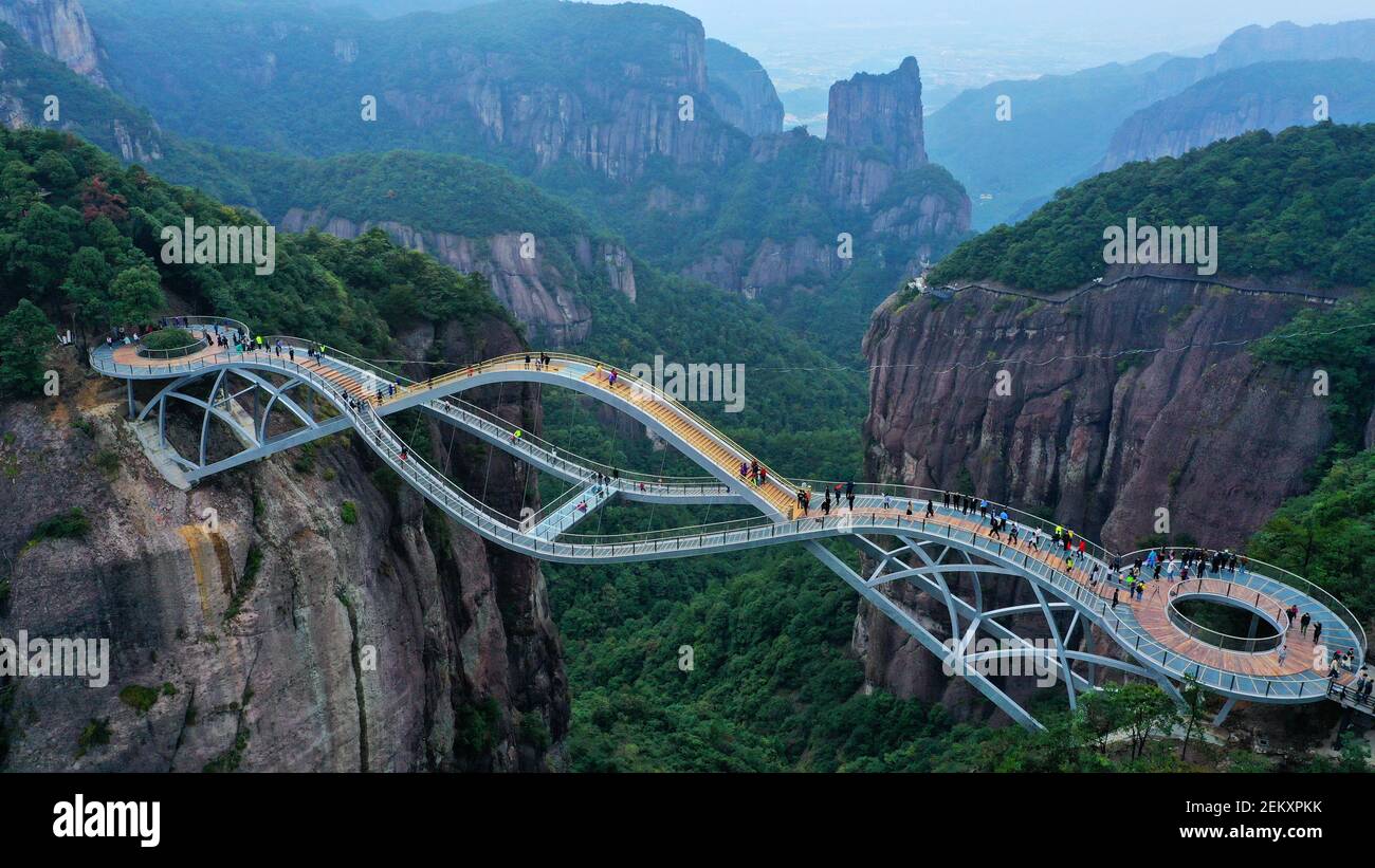 --File--The "Ruyi Bridge" in the Shenxianju Scenic Area in Xianju ...