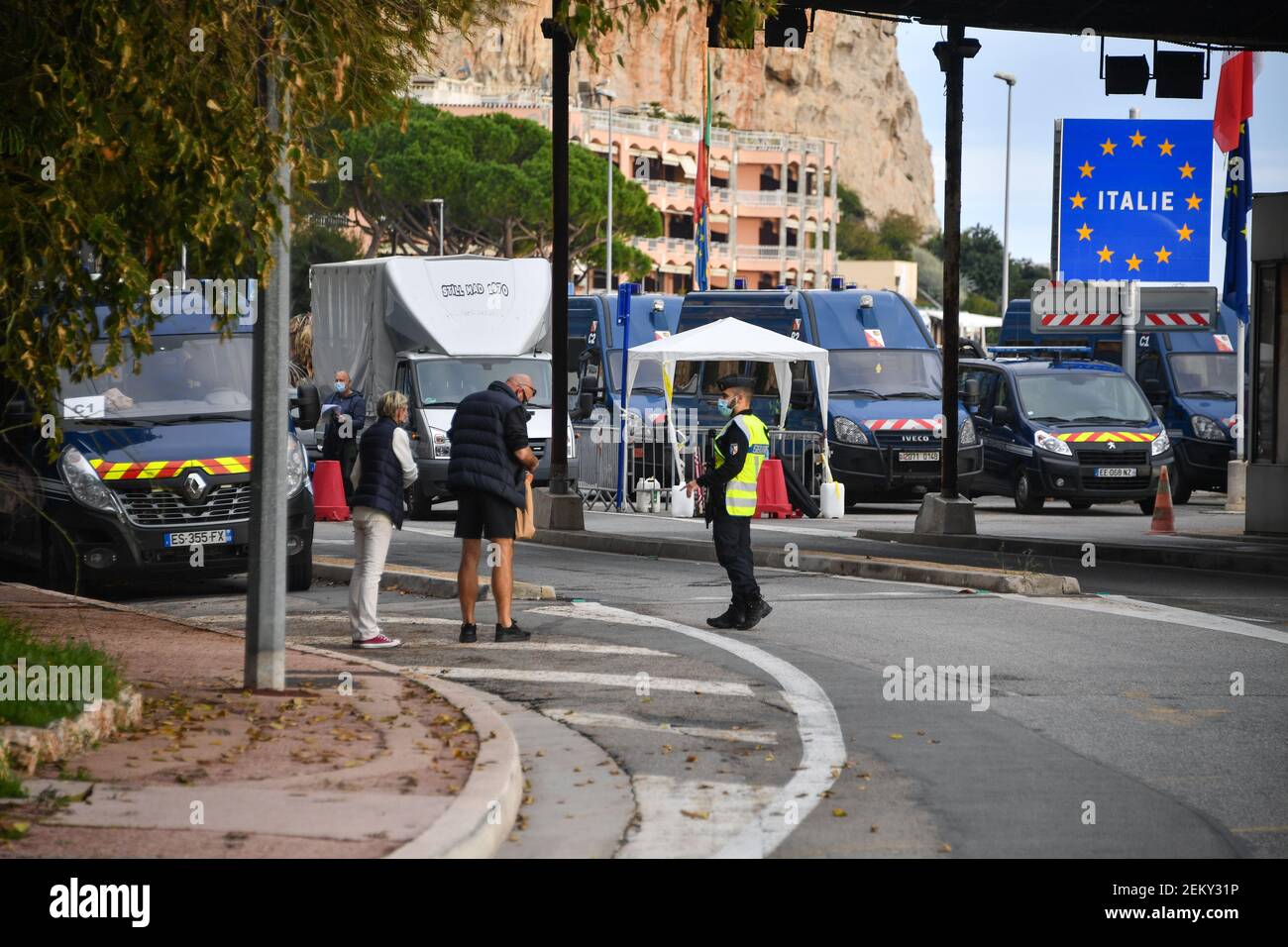 The police control people who wish to enter Italy. The certificate is ...