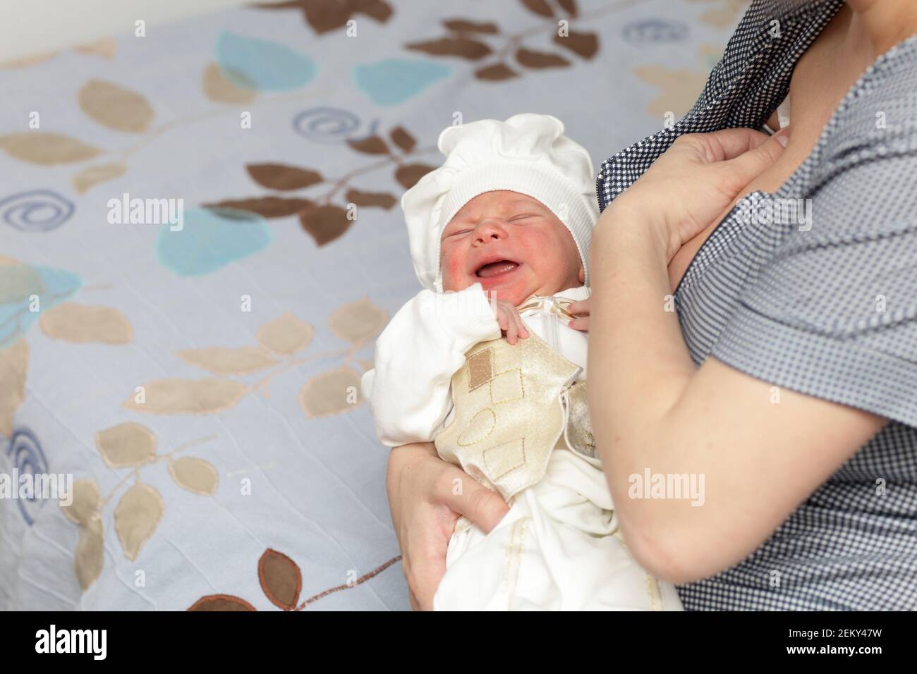 Child screaming bedtime hi-res stock photography and images - Alamy