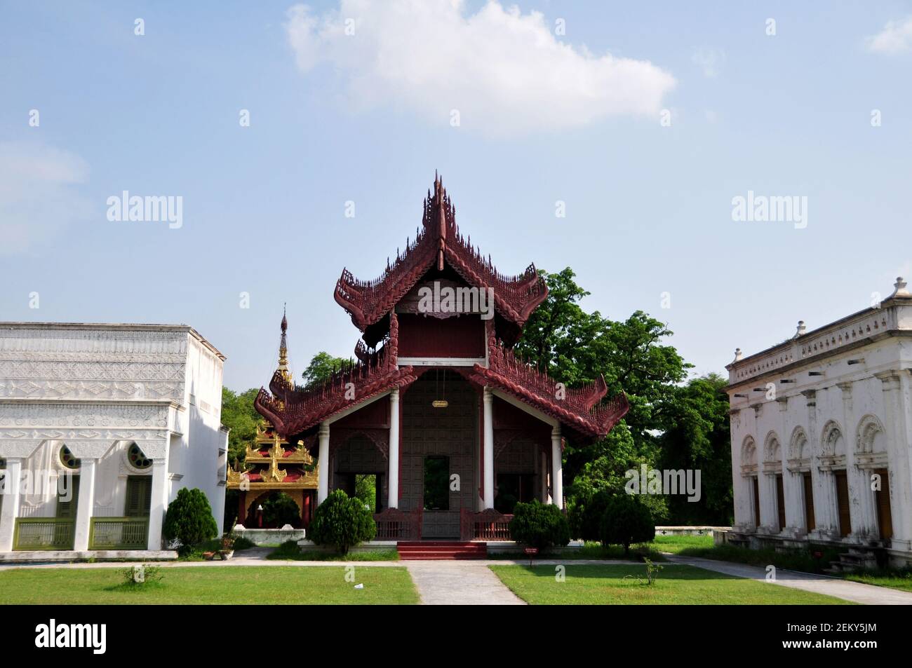 Mandalay Palace the last Burmese monarchy Royal Residency for Majesty ...