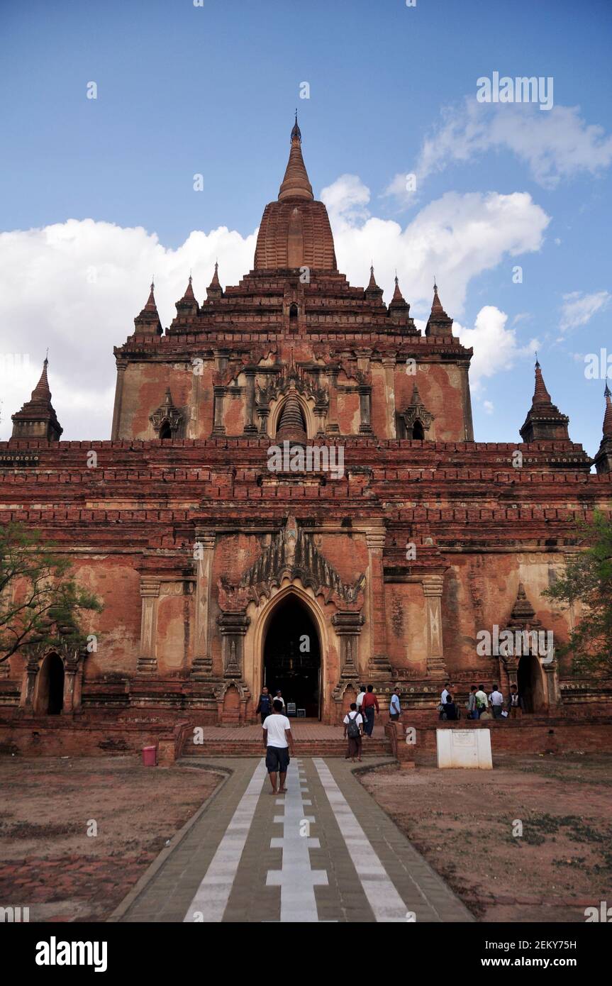 Pyramid temple in bagan burma hi-res stock photography and images - Alamy